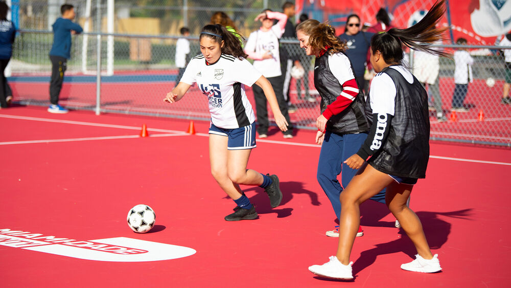 Telemundo Kicks Off National Soccer Campaign — ‘El Campeón En Ti 2022 ...