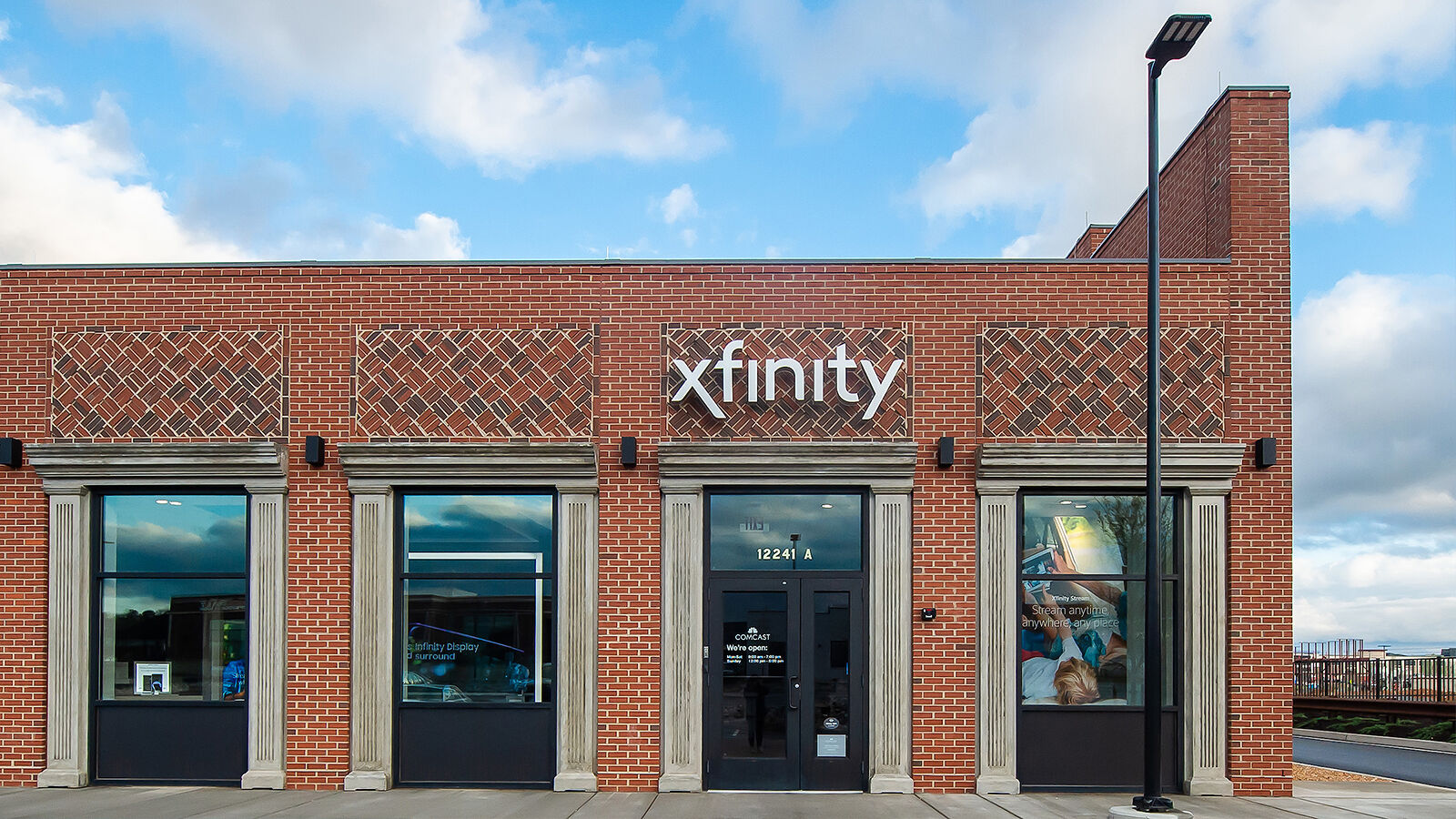 Comcast Launches New Interactive Xfinity Store Design Centered On The ...